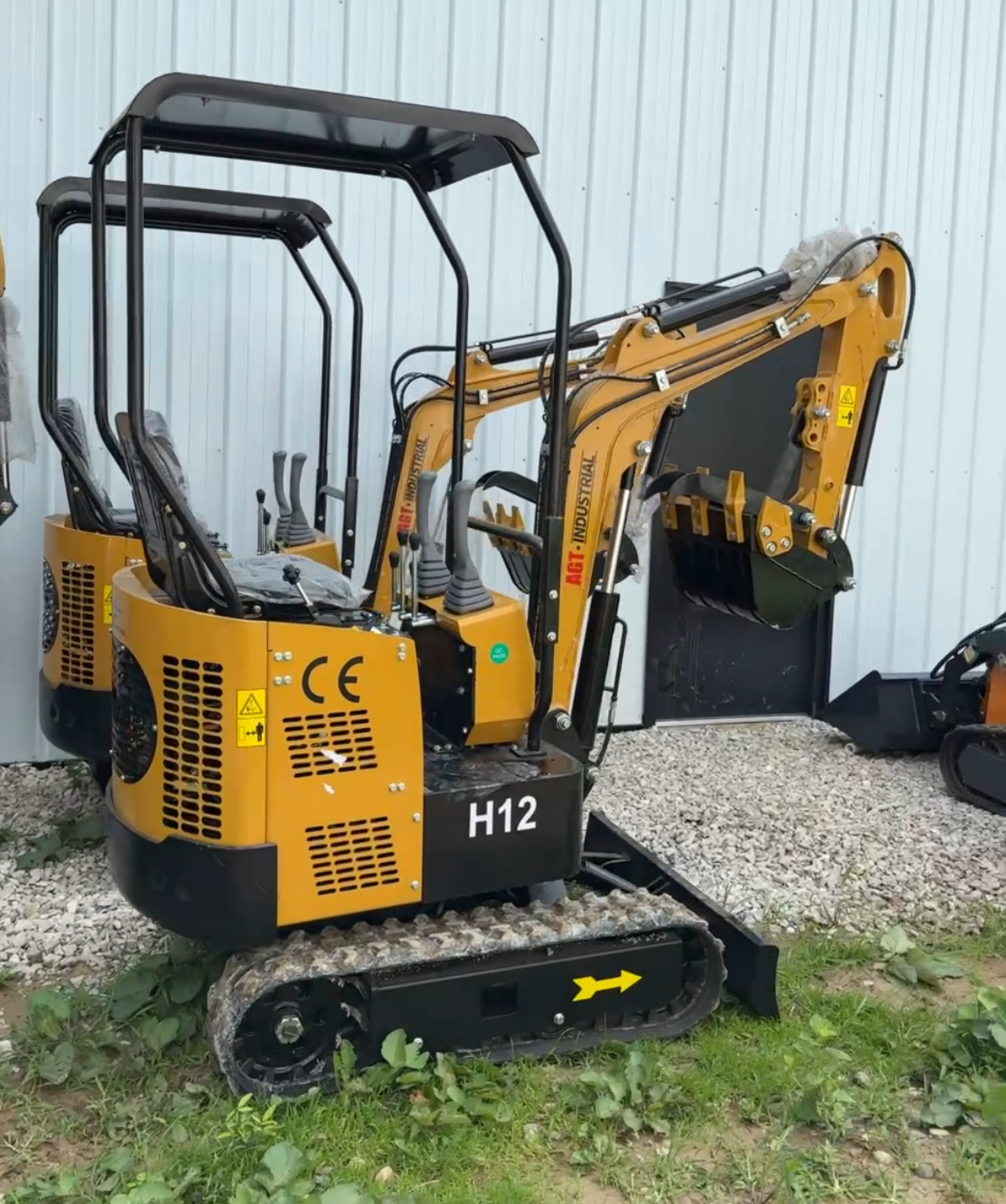 AGT H12 13.5 HP 1-Ton Mini Excavator Digger Tracked Crawler B&S EPA Ga — Wagner's Chainsaws